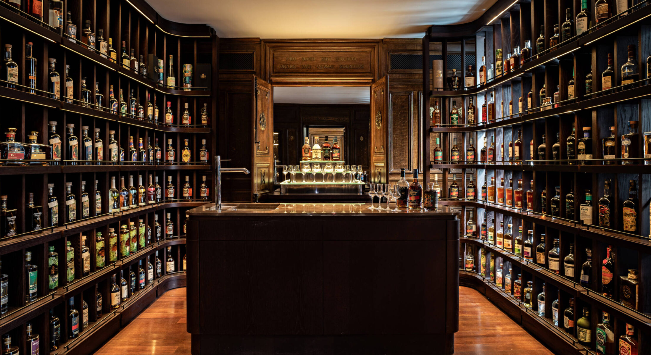 Le Monastic-Bar Speakeasy à Issy-Domaine Reine Margot Paris Issy ...